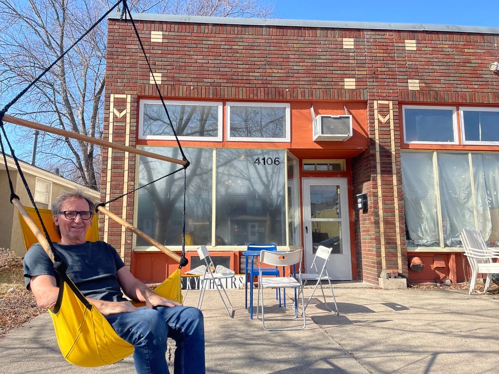 🧵 SKY Chairs HQ moves in